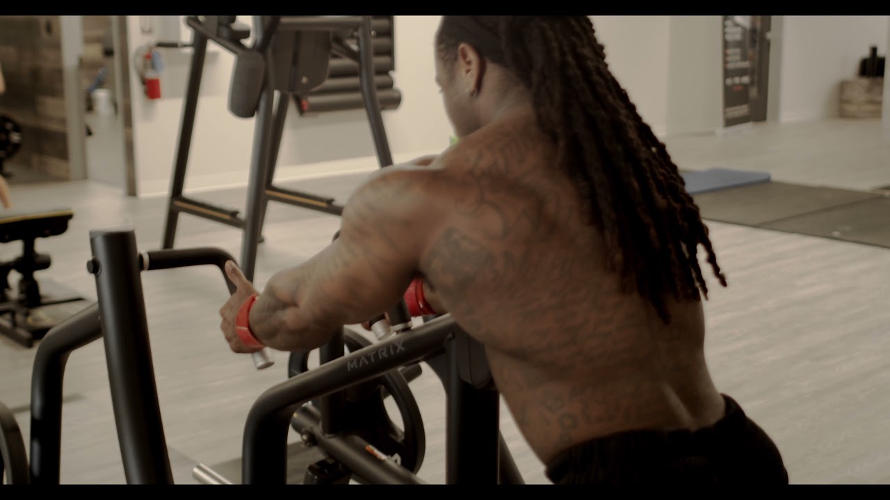 Quincey Whittington IFBB Pro- QUICK TIPS: BIG BACK - YouTube