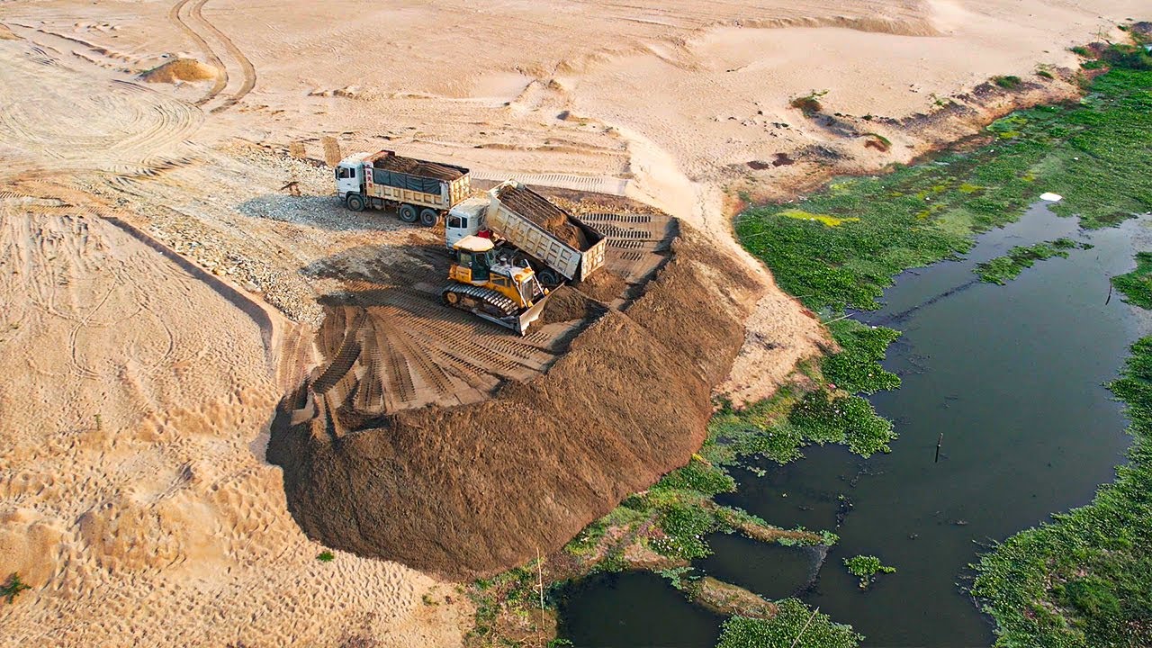 New Work Amazing incredible New Road construction Bulldozer Push Stone ...