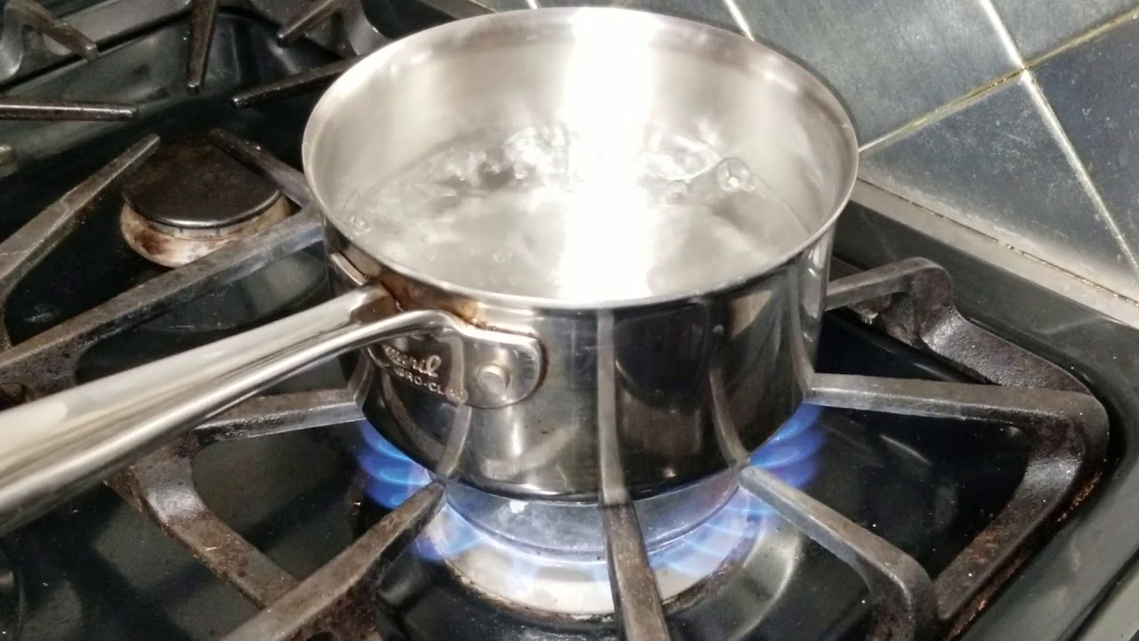 Boiling water thrown outside in frigid temperatures - YouTube