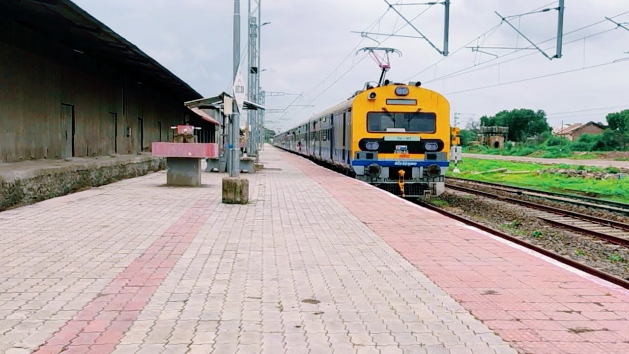 Chalisgaon - Dhule Memu Special 01313 Train Arrivel At Dhule Railway ...