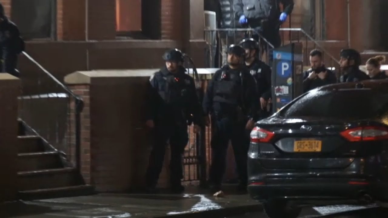Man killed in Hell's Kitchen shooting - YouTube