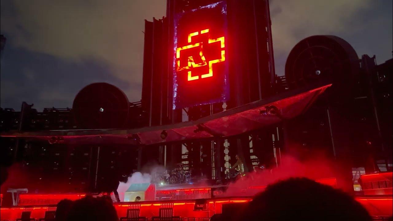 Rammstein - Puppe - Live -Front of Feuerzone - Montreal 21/08/2022 - Park Jean Drapeau - 4K HDR ...