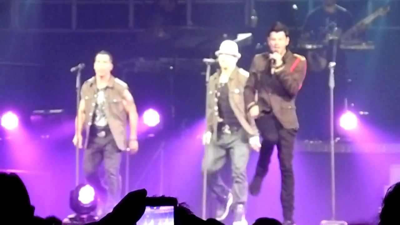 NKOTBSB Tour 2011 -NKOTB Step by Step @Philadelphia 06-05-11 - YouTube