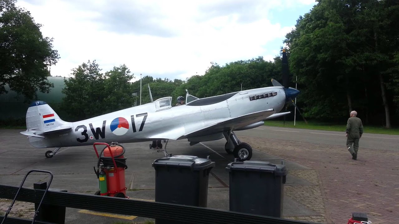 Spitfire pre flight check and engine start. - YouTube