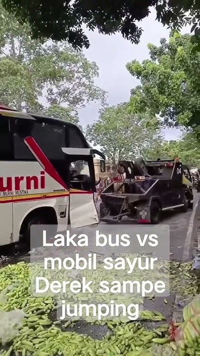 Laka bus vs mobil sayur - YouTube