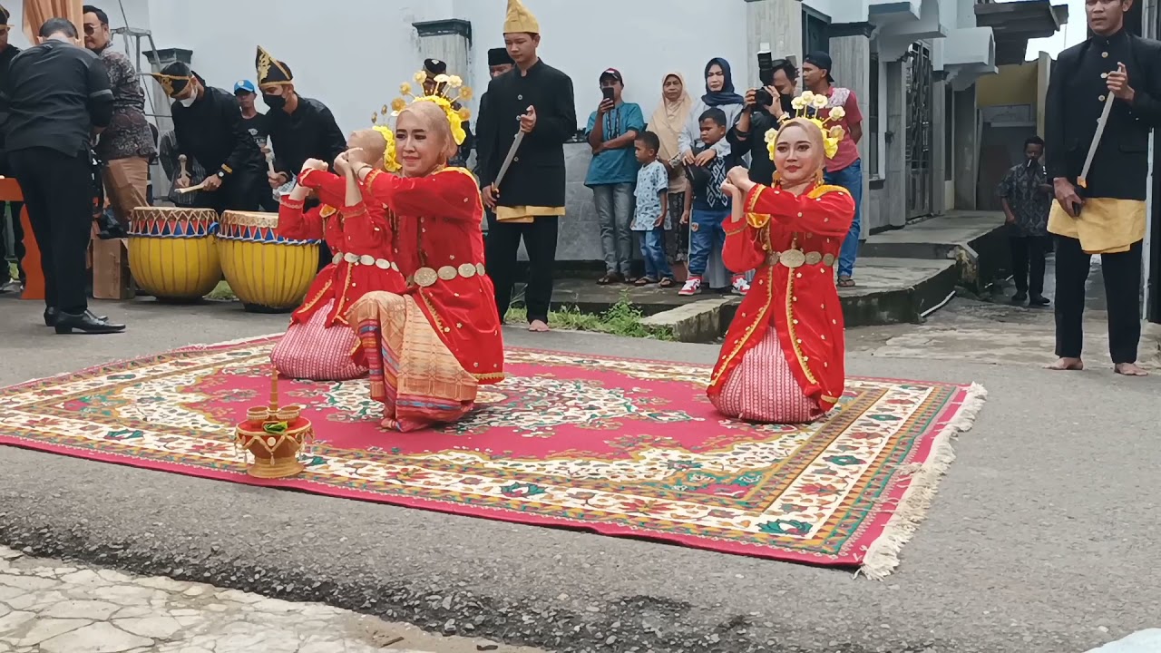 Tari Pedang // Tarian Adat Provinsi Bengkulu// - YouTube