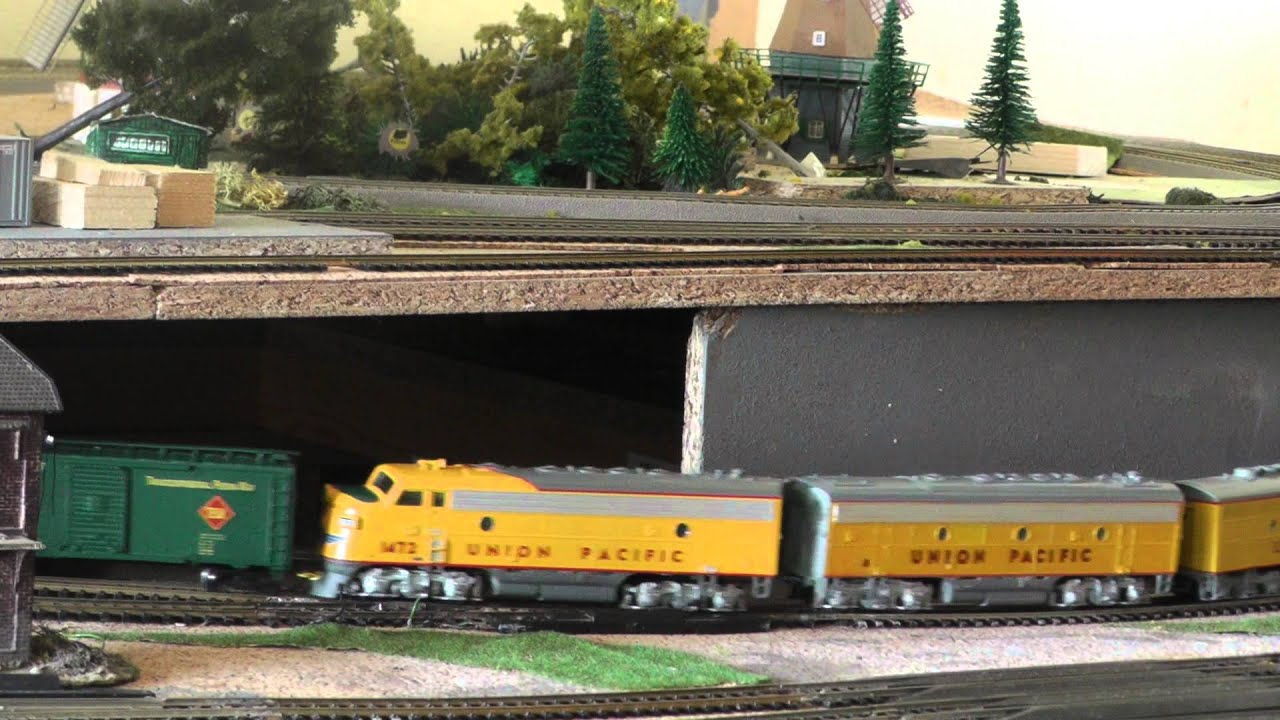 Union Pacific trains EMD F3 / F7 Bowser / Bachmann drives w/ Athearn ...