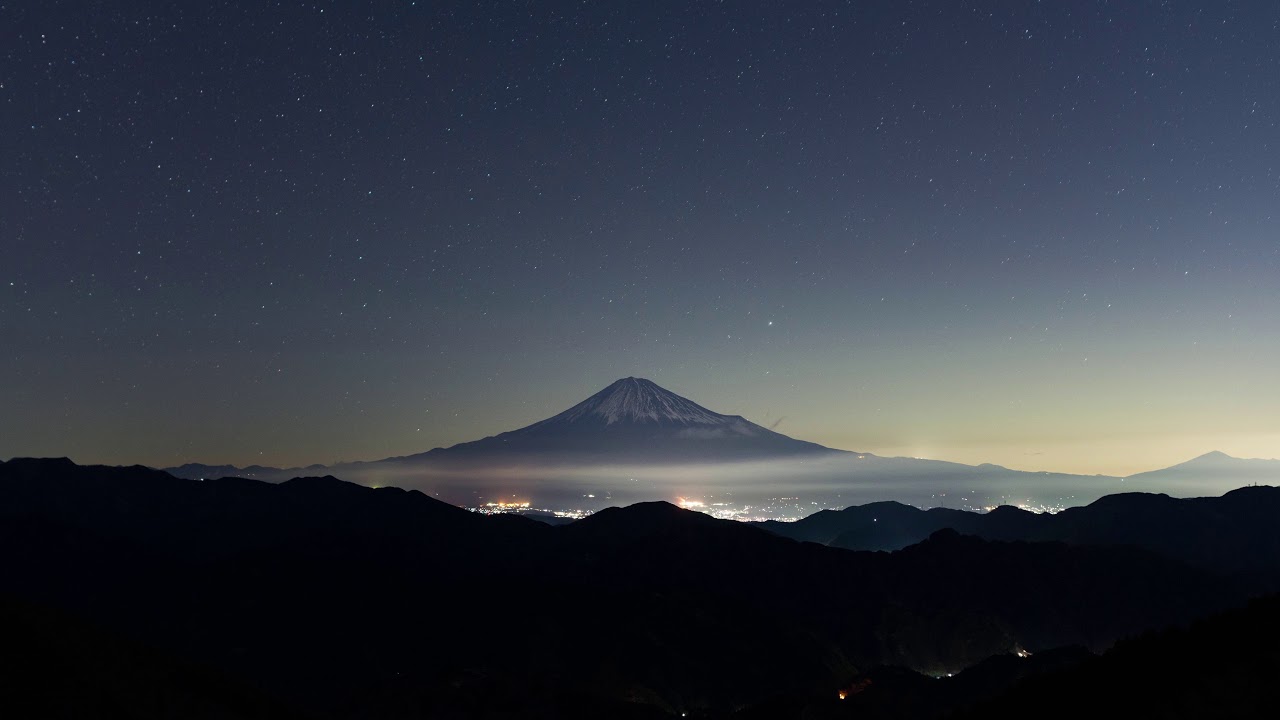 Mt. Fuji during the Meteor Shower - YouTube