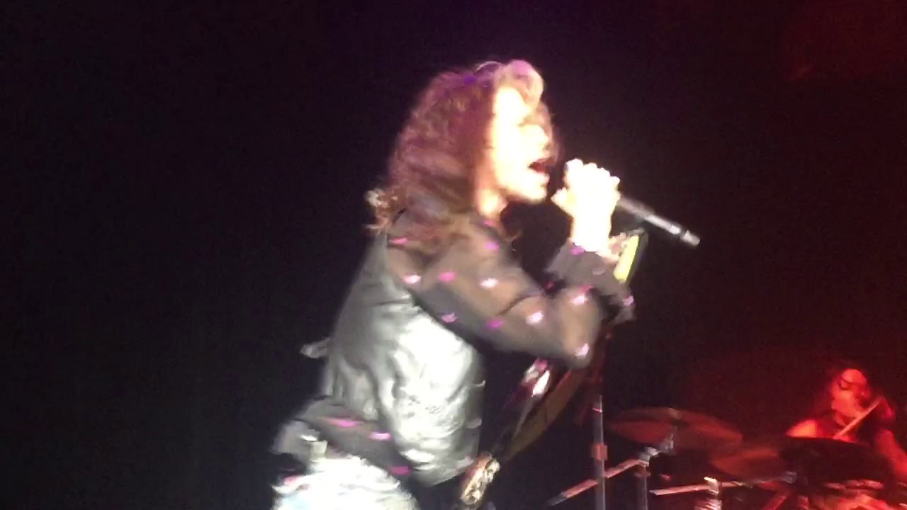 ‪STEVEN TYLER / Cryin' ‬(Osaka, Japan 2017) - YouTube