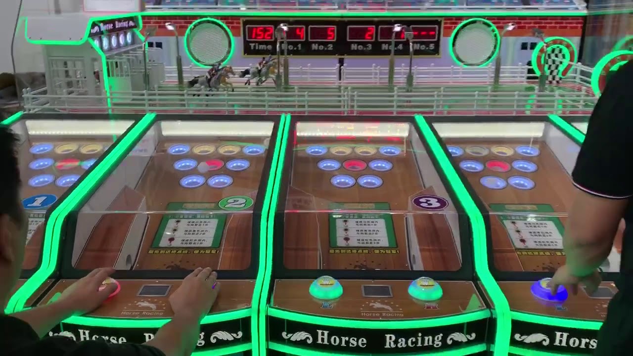 Horse racing with flipper - YouTube