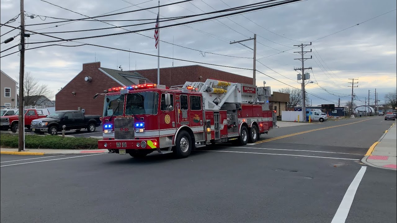 Highlands Fire Department Tower Ladder 17-90 Responding 11/28/20 - YouTube