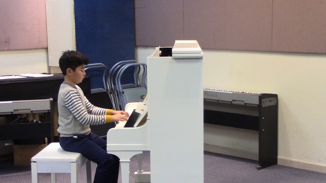 Piano Solo Swinging Along Bells are Ringing - YouTube