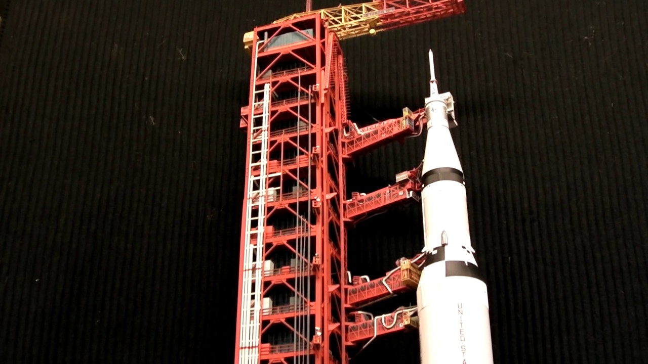 Apollo/Saturn V + LUT model, complete with Sound. - YouTube