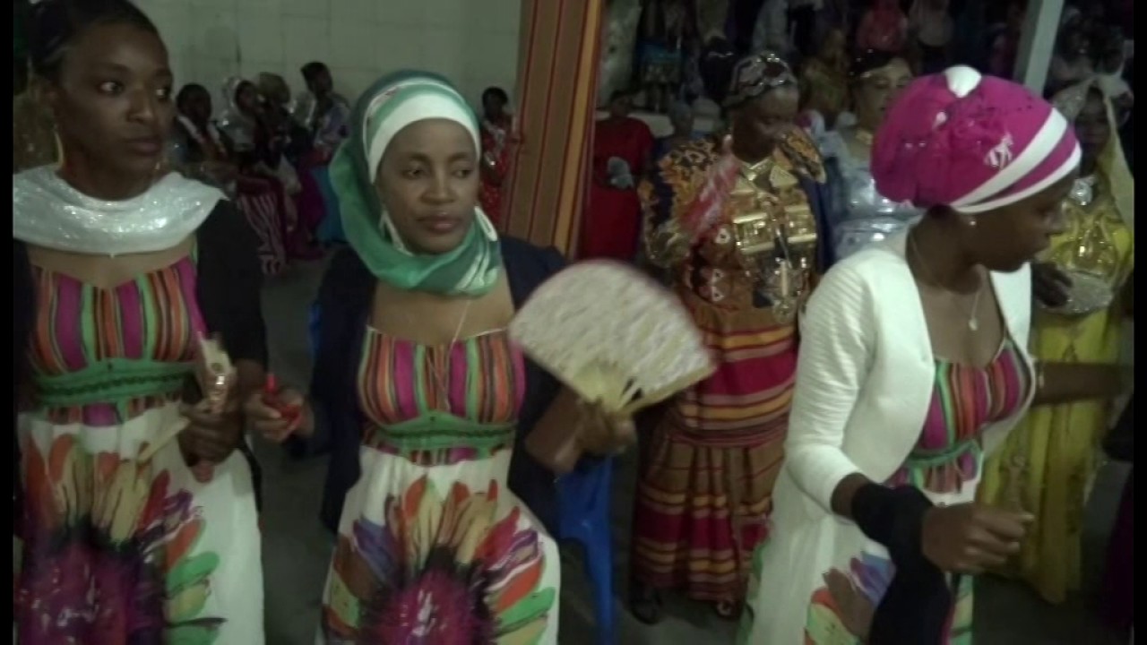 Oukoumbi Fatima Ismael et Hamada Ali Makifou M'Vouni Bambao 02 - YouTube