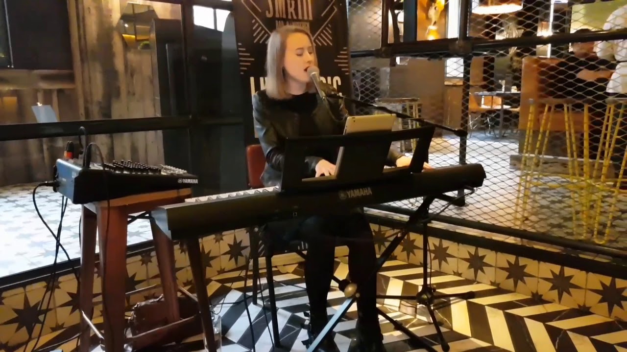 Hannah King Pianist - Available from AliveNetwork.com - YouTube