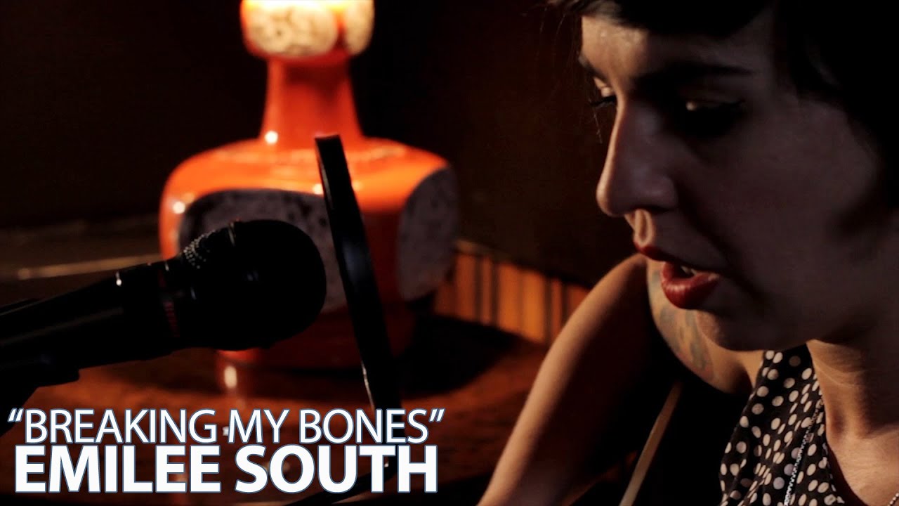 EMILEE SOUTH "Breaking My Bones" - COMMUNITY KITCHEN LIVE - S01E10 ...