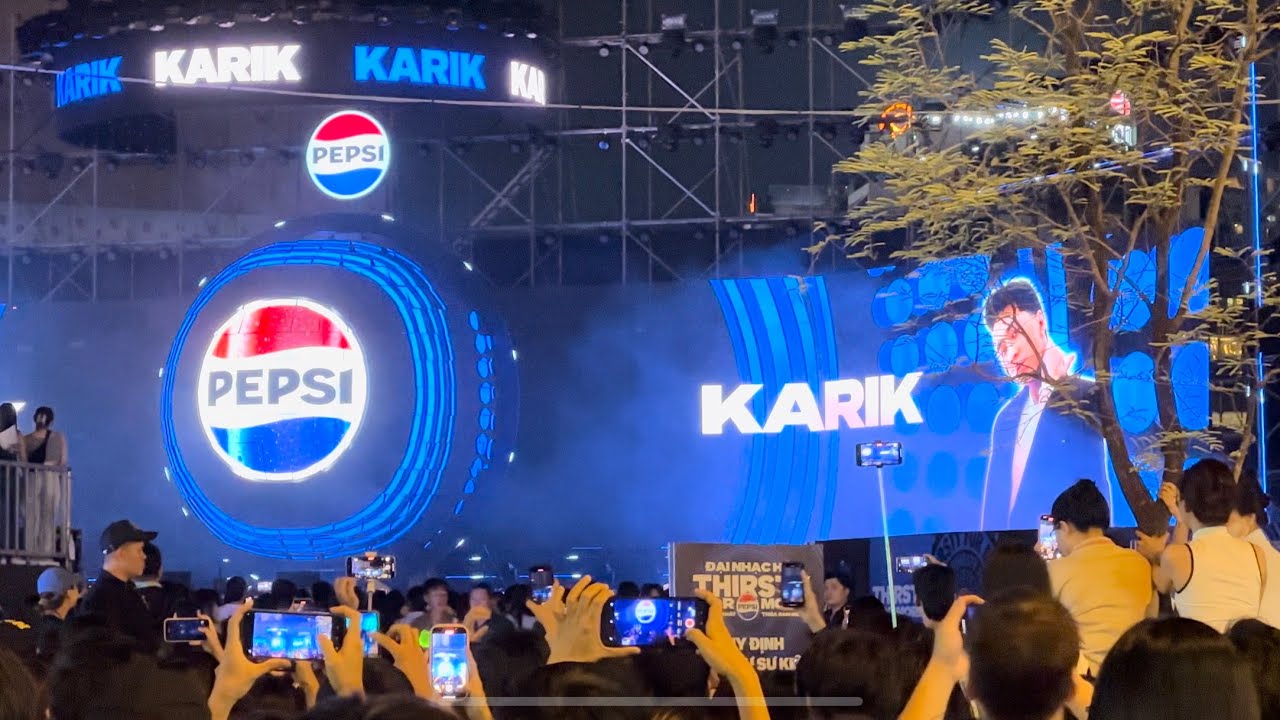 Karik Live - Pepsi Event Phố Đi Bộ Nguyễn Huệ - YouTube