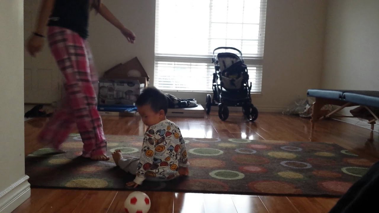 1.8.2015 - Didi plays ball with me 2 - YouTube