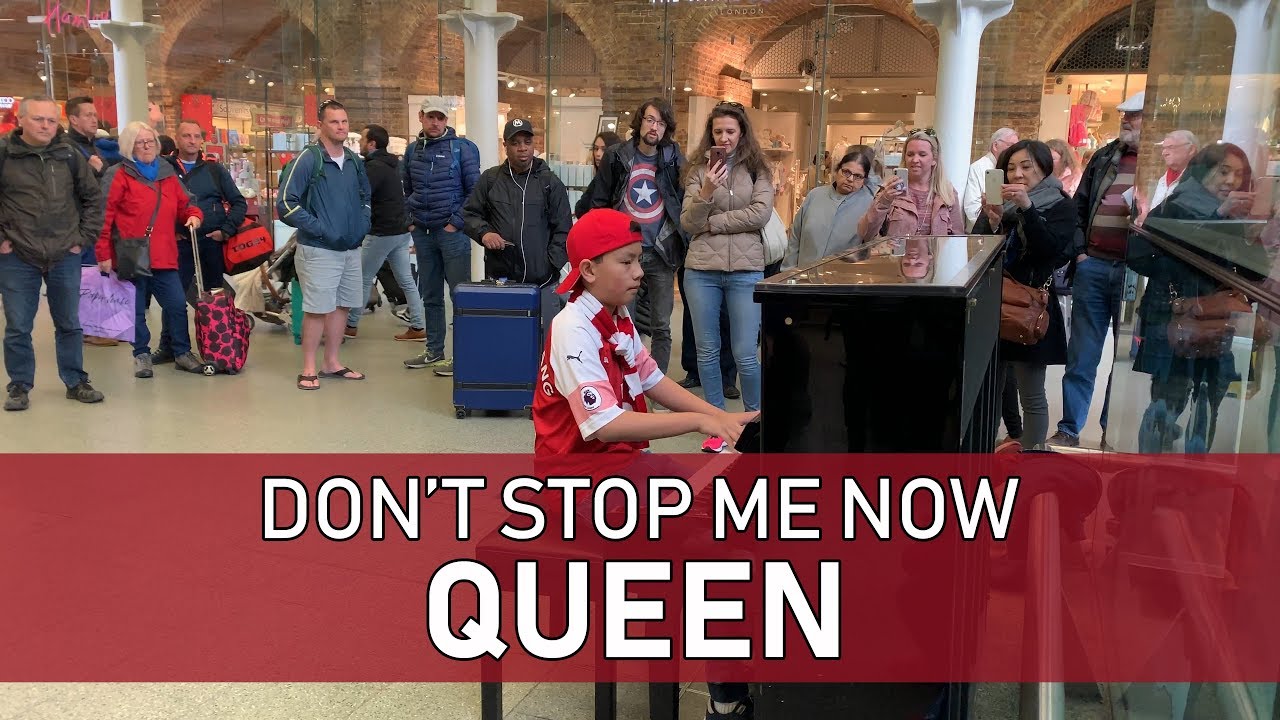 Queen Don't Stop Me Now Piano Cover Draws Huge Crowd in London Train ...