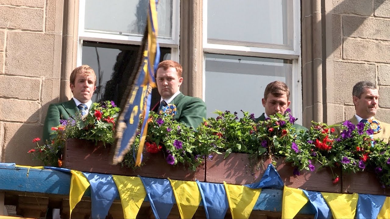 Handing Back The Flag | Hawick Common Riding 2018 - YouTube
