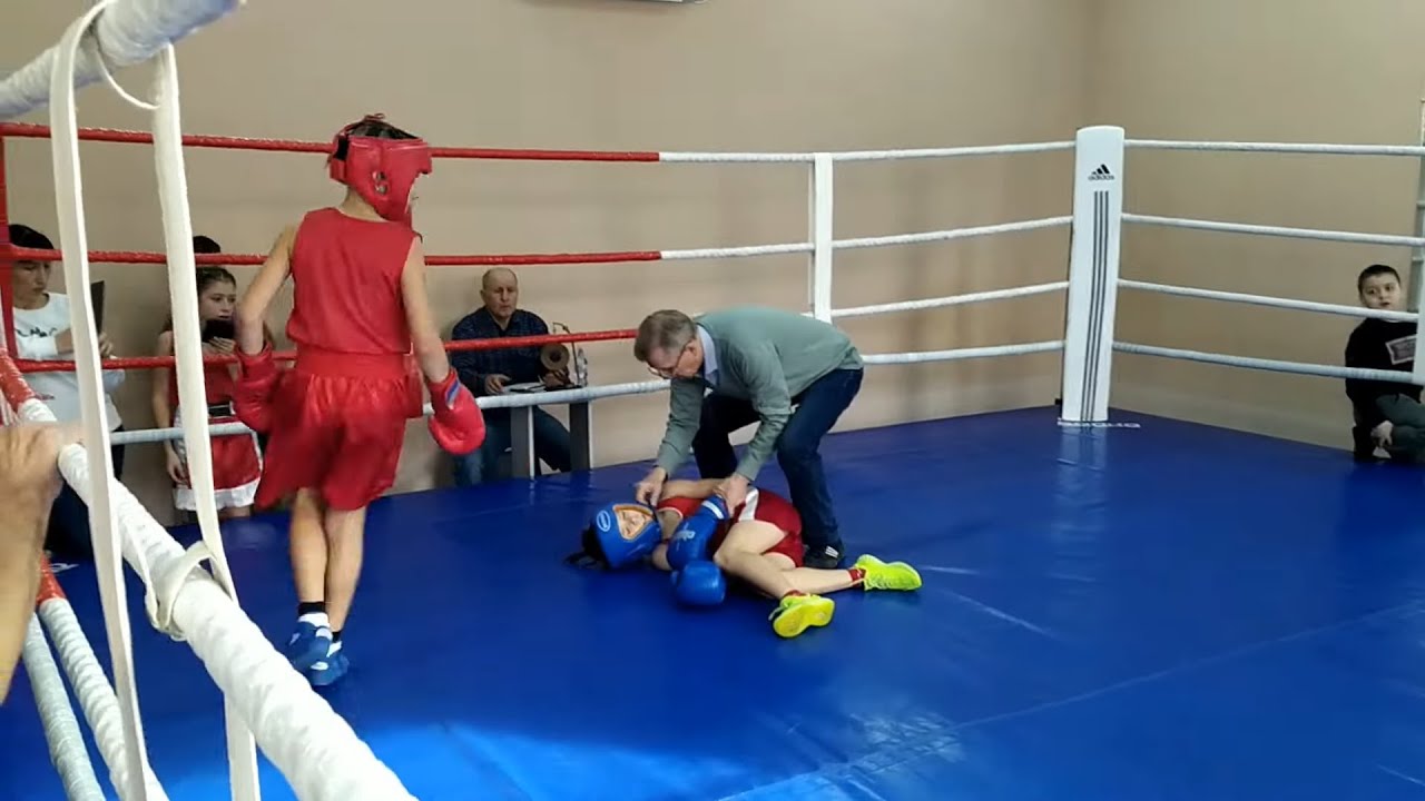 Russian kids sparring knockout - YouTube