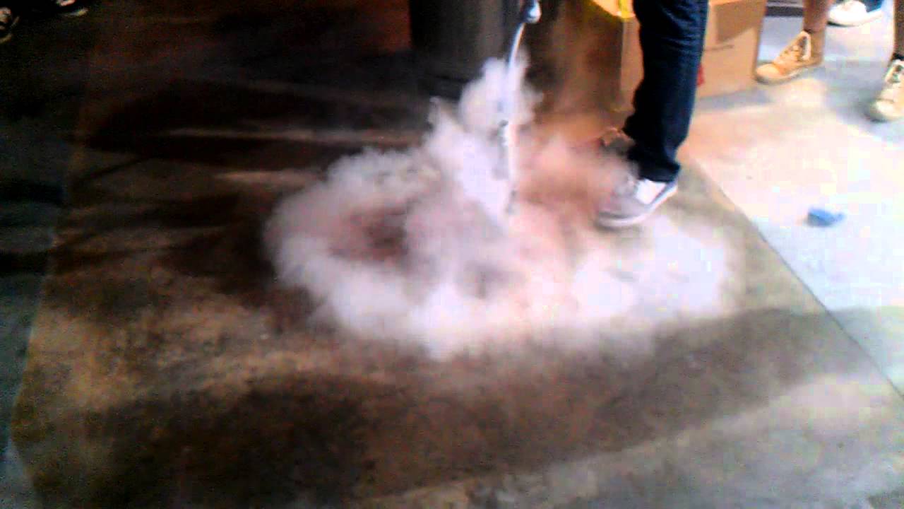 Azot lichid - YouTube
