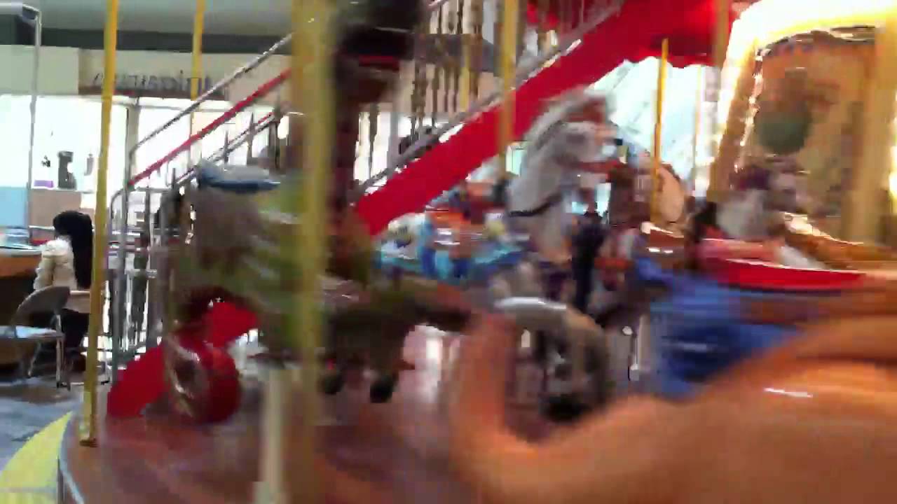 Teacups carousel - YouTube