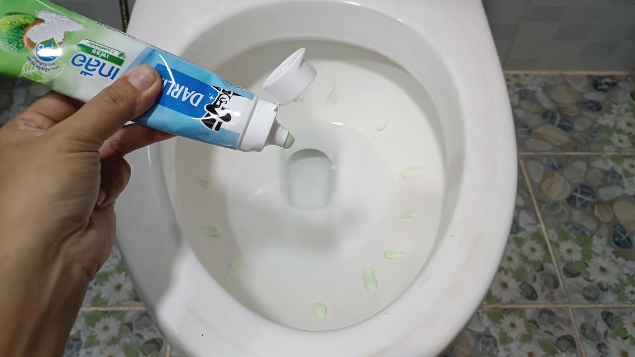 Crazy Toilet Cleaning Trick with Toothpaste! Must See for Stunning ...