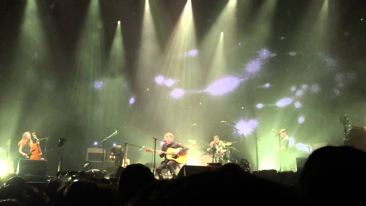 Ben Howard - Small Things - Live - YouTube