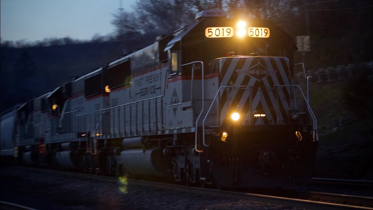 NRFF Returning south with a trio of Fast Freight engines at Penobscot ...