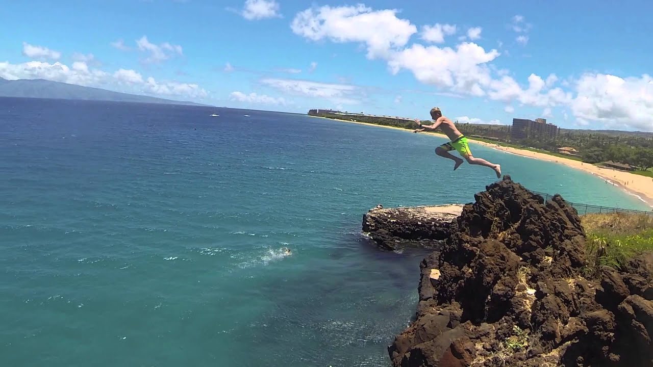 Hawaii cliff diving - YouTube