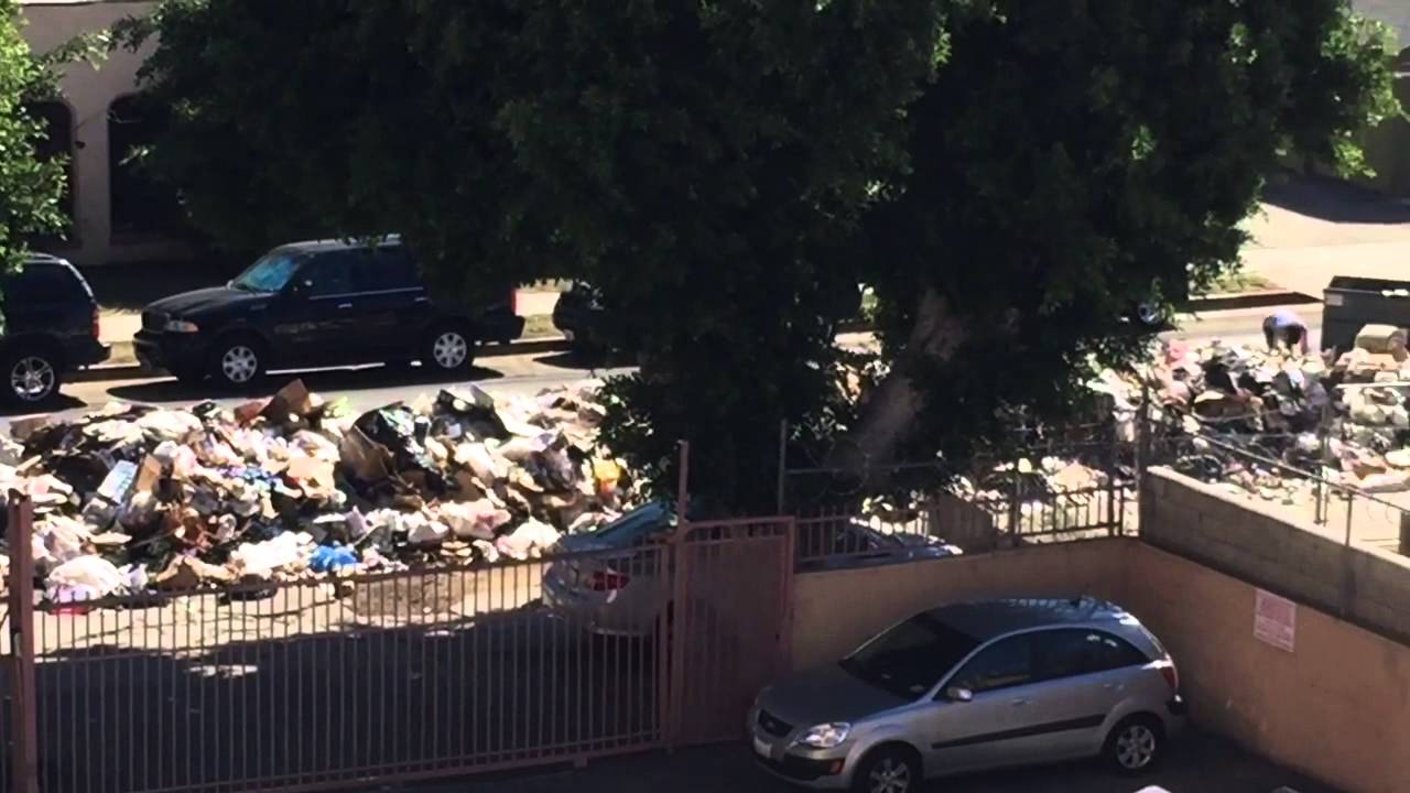 Hollywood Garbage Truck Fail - YouTube