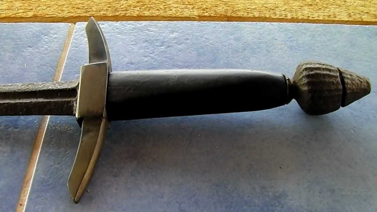 Mittelalterlichen Dolch restauriert (Griff) - YouTube