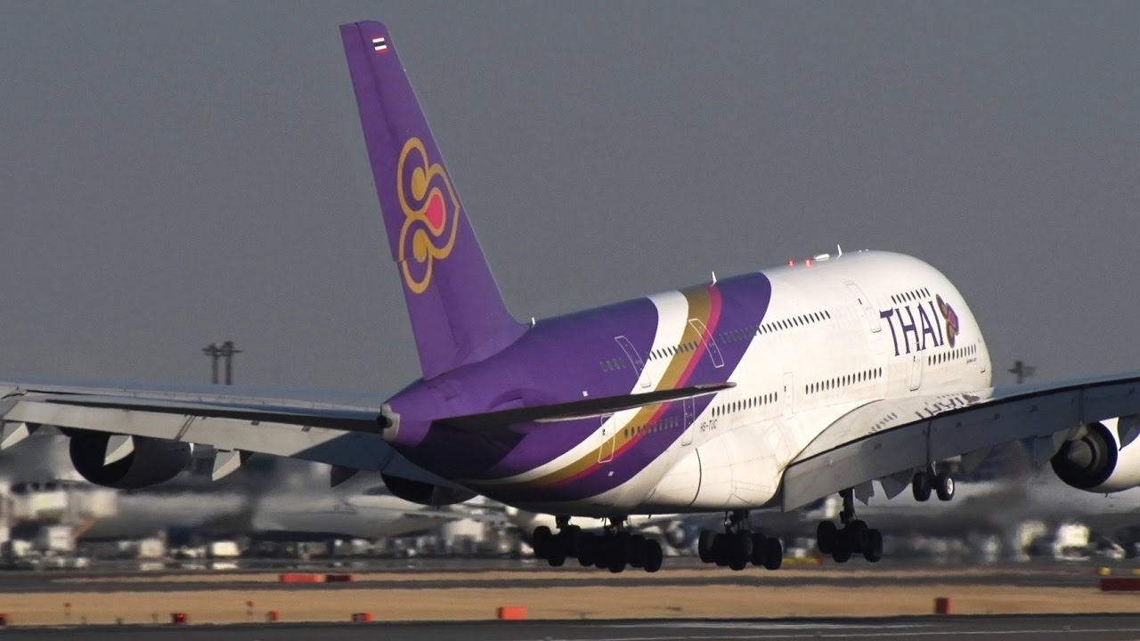 超巨大旅客機の着陸 TG676!!Thai Airways・A380 Landing Narita RWY16R成田空港!さくらの山 ...