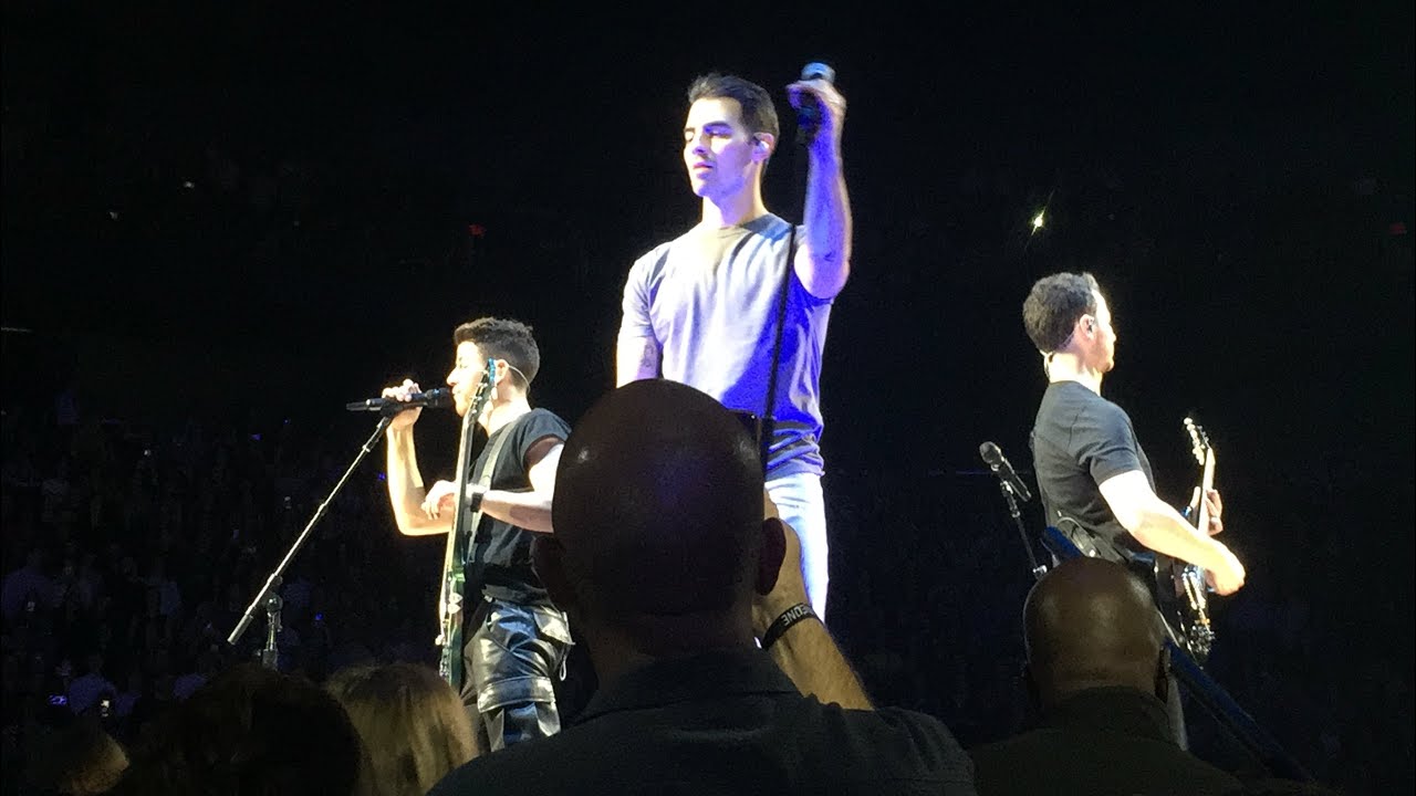 ♡JONAS BROTHERS♡ concert Montréal CentreBell ♩ ♬ - YouTube
