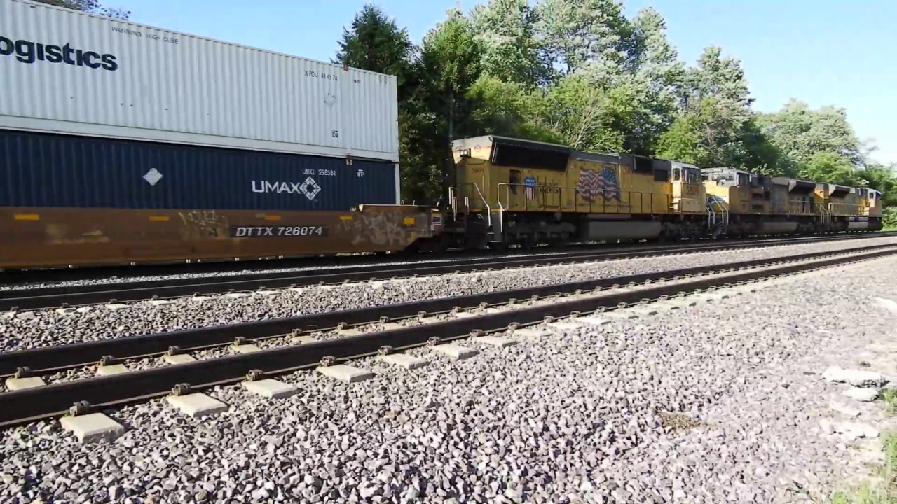 UP 8838 UP 8728 and UP 3809 lead a Z train east through La Fox IL - YouTube