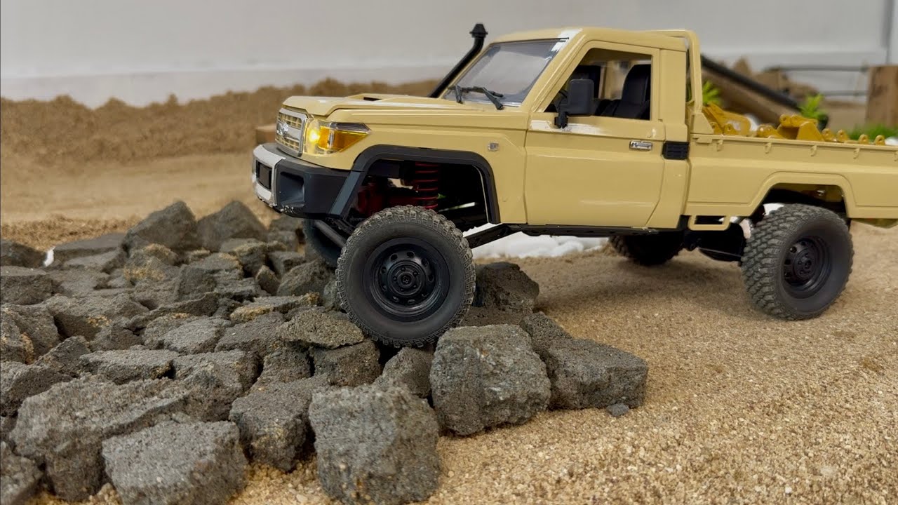 RC Obstacle Showdown! LC70 vs Defender vs Range Rover | Sand, Rocks ...