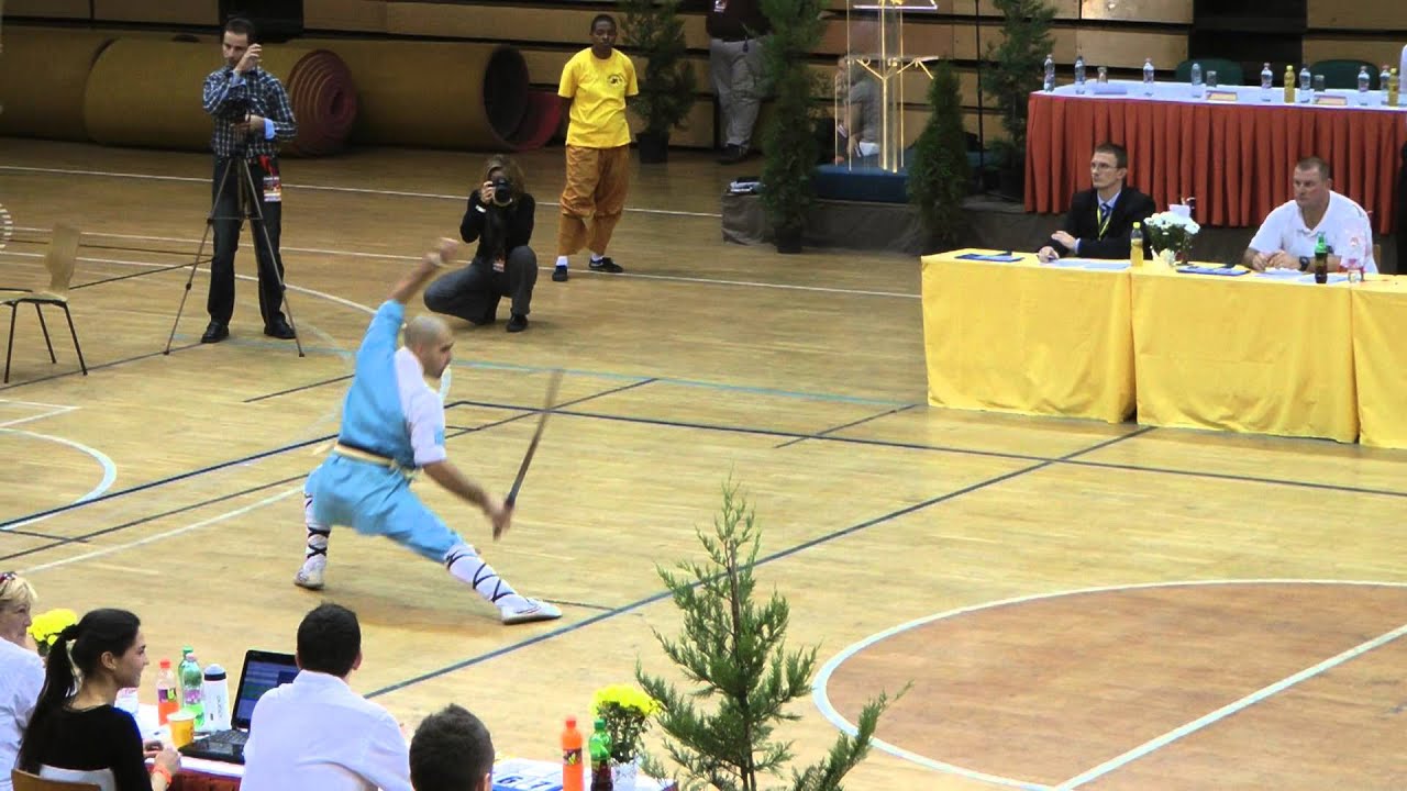 Shaolin li wu jian (straight sword form) - YouTube