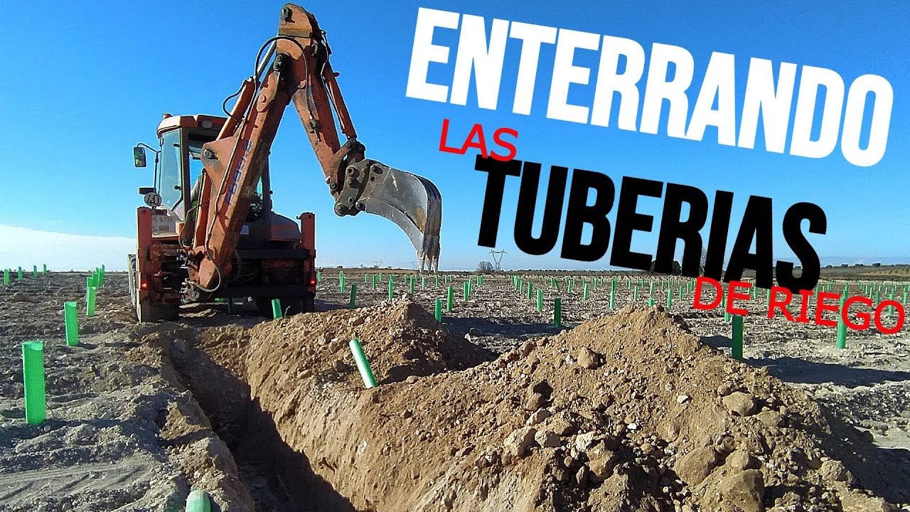 ENTERRANDO TUBERIAS PRINCIPALES DEL RIEGO POR GOTEO - YouTube