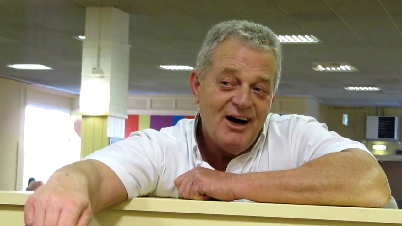 Butlins Dining Room Sing-Along! - YouTube