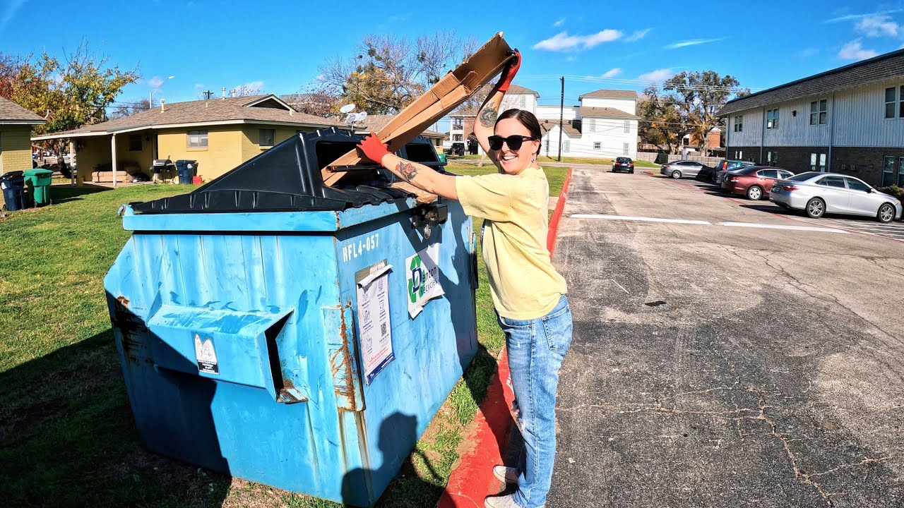 We Had Fun Dumpster Diving at Apartments! - YouTube