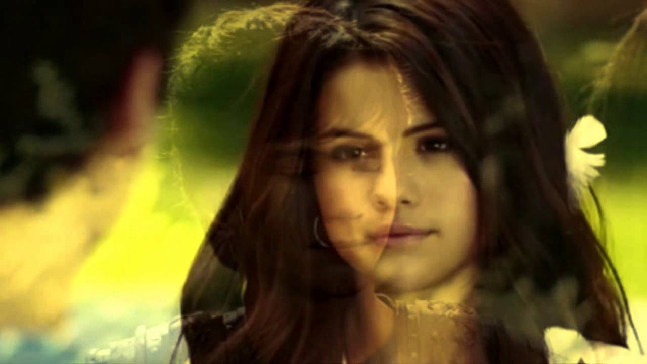 Lolena {Logan & Selena} Hello From The Outside - YouTube