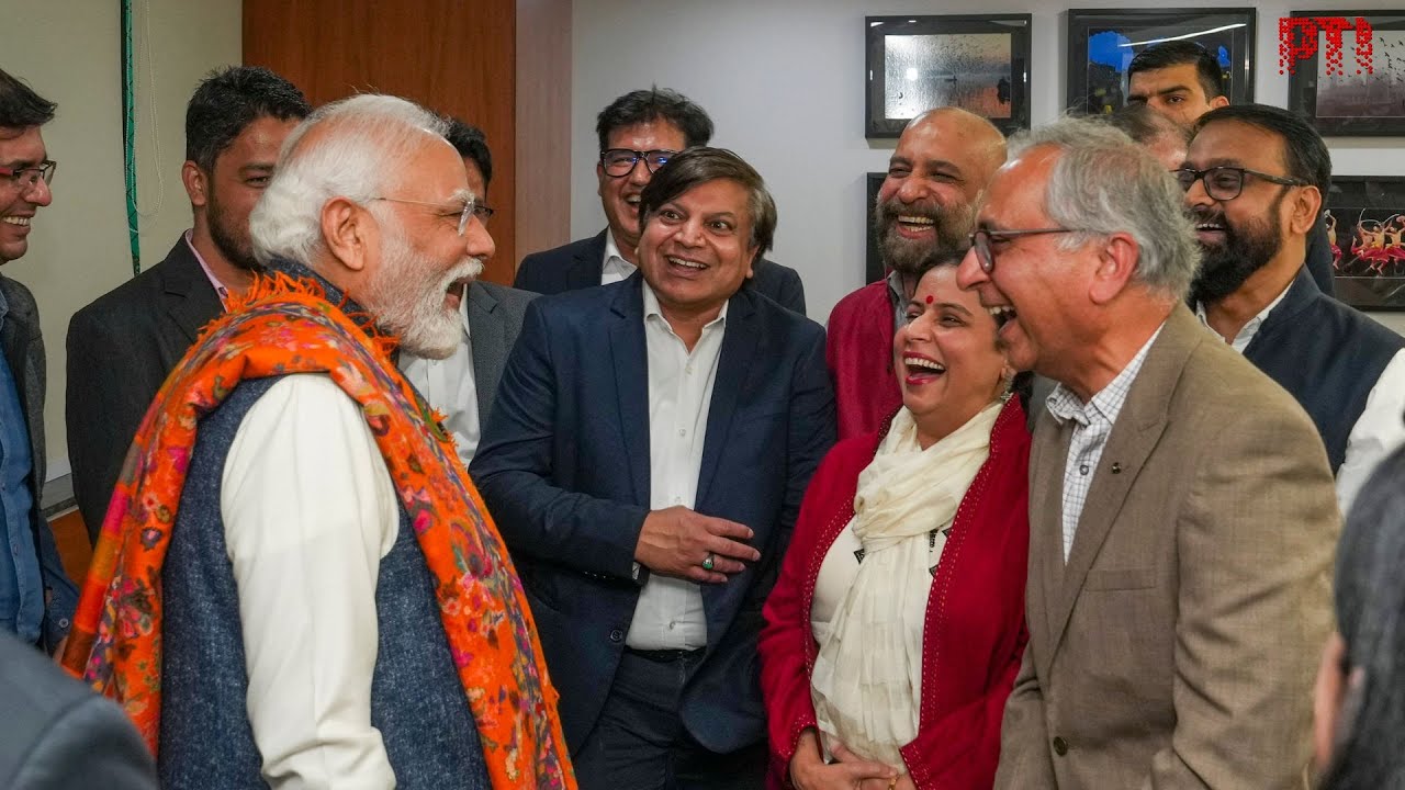 PM Modi visits PTI headquarters in New Delhi - YouTube