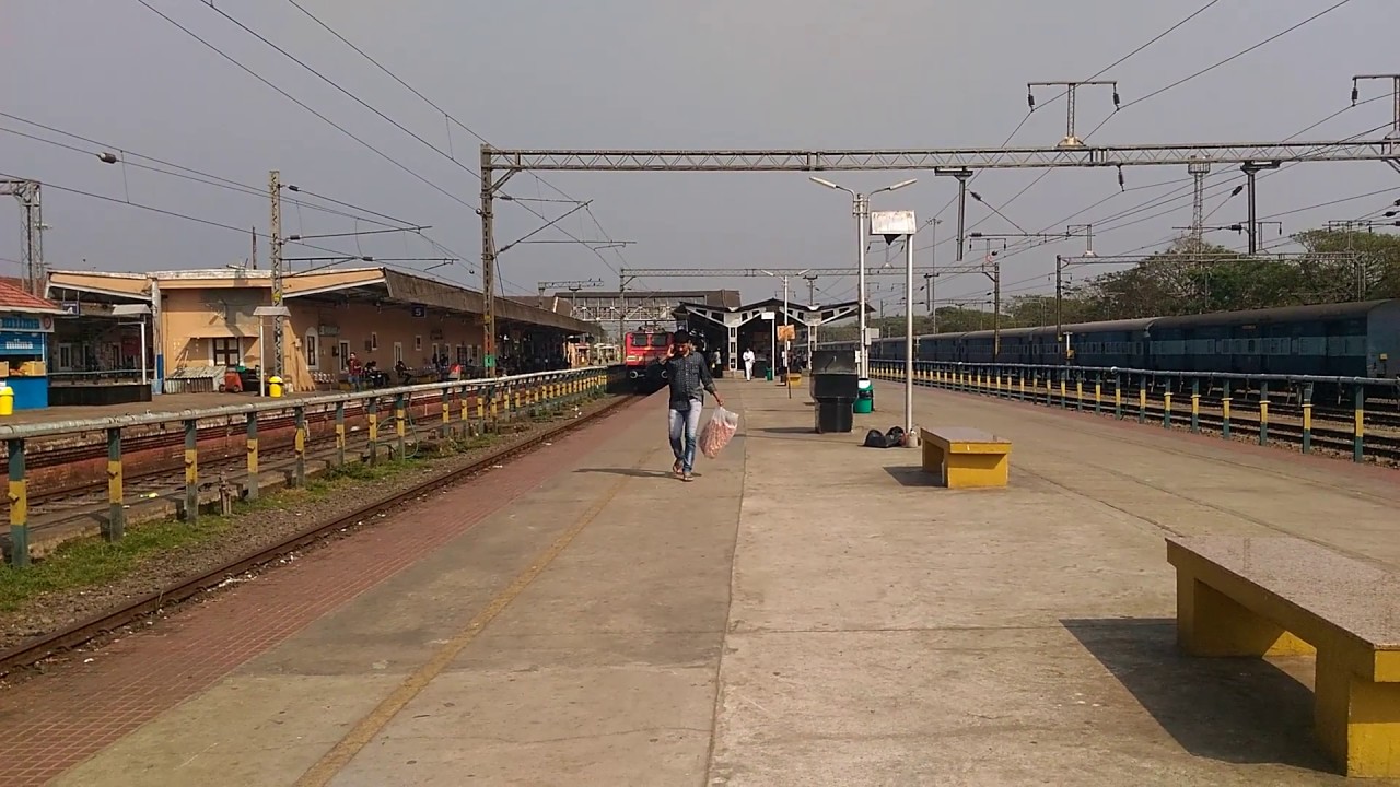 Mangala Lakshadweep Super fast arriving at the largest railway station ...