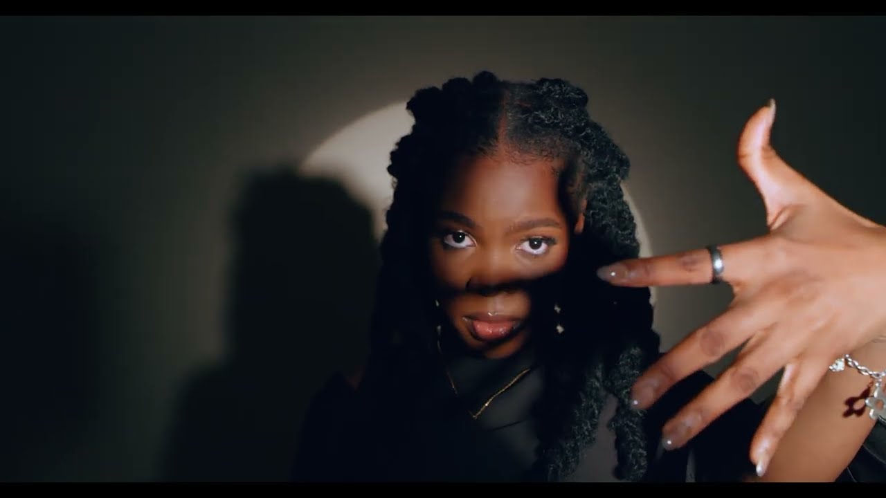 Éru - Trust Issues (official Music video) - YouTube