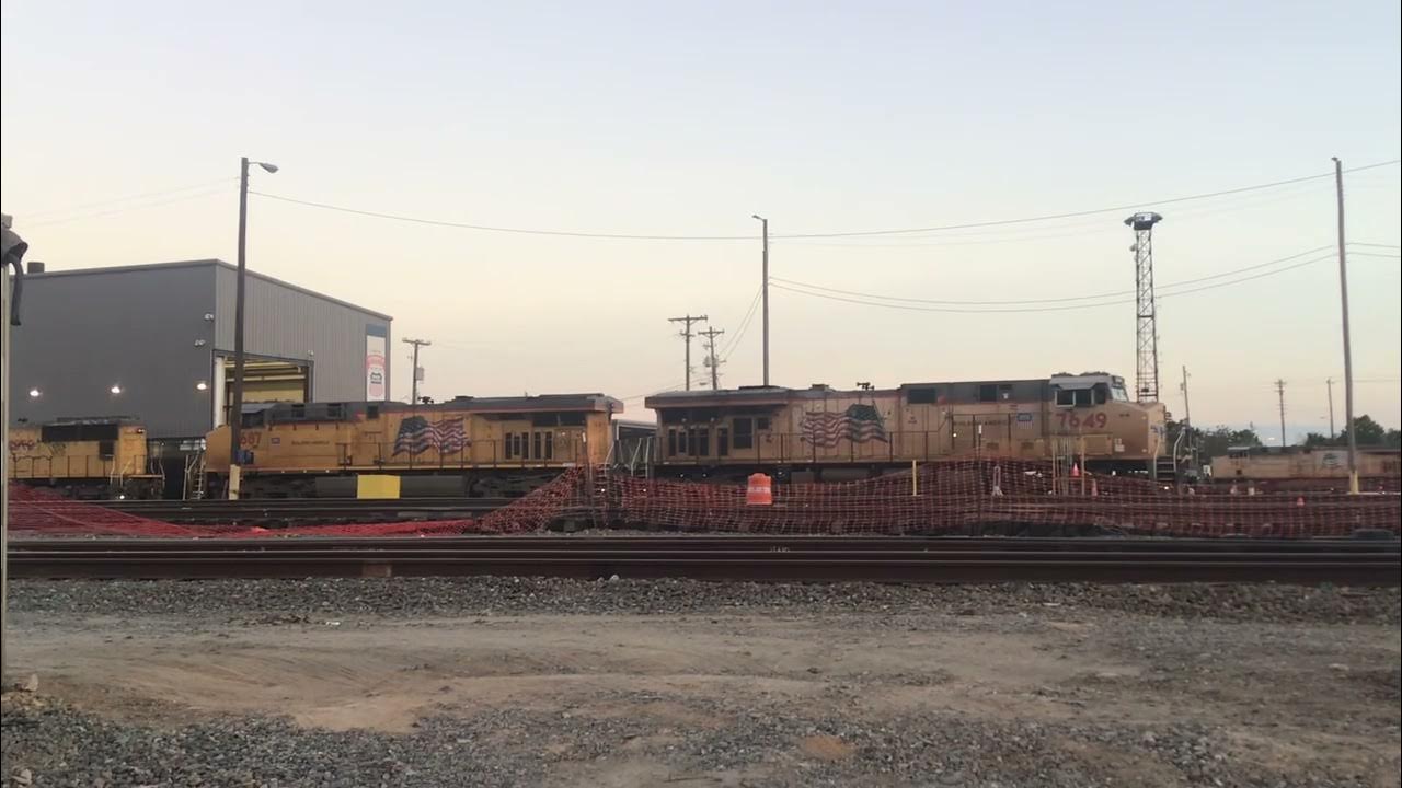 UP 7649 GEVO Leads Locomotive Houston,Tx - YouTube