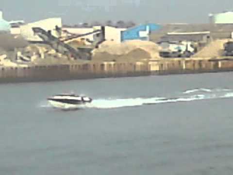 driver 440 speedboat - YouTube