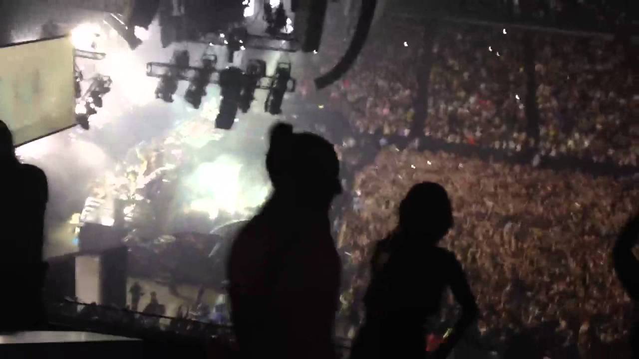 Beyonce at the O2 May 5th 2013 VIP suite style with The Lov - YouTube