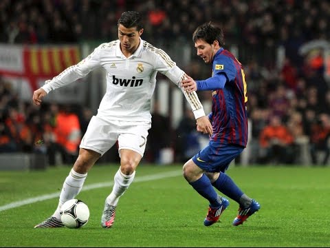 Messi as a defender - Messi Defense skills - Messi vs Ronaldo - Messi best Skills