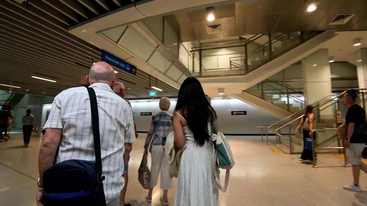 Promenade MRT Station | Paid transfer link walk from CCL Platforms to ...